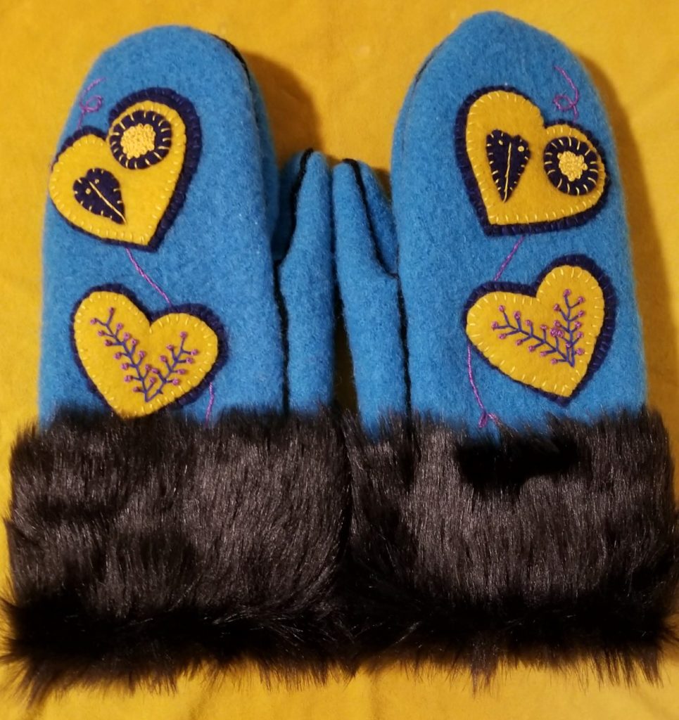 Wool Mittens Dog Paw – Small - Karamat Wilderness Ways