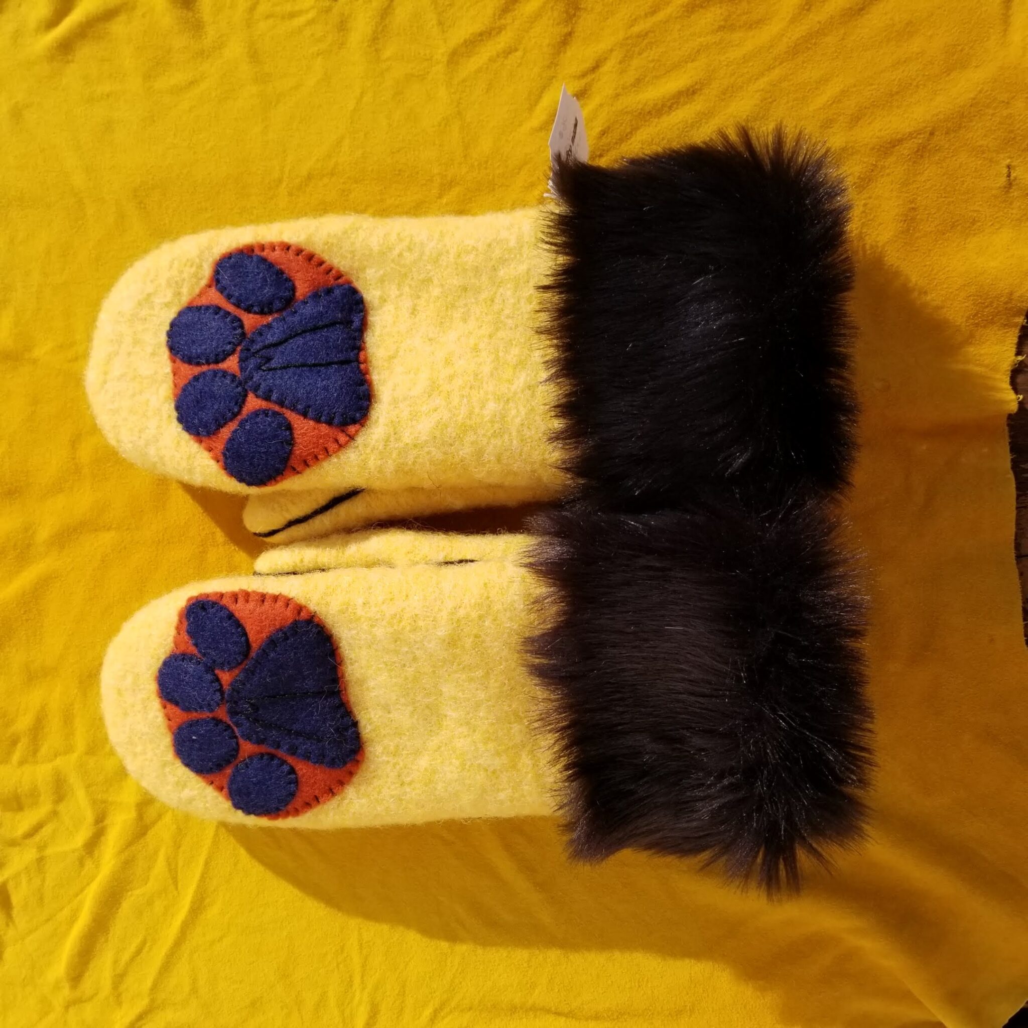 Wool Mittens Dog Paw – Small - Karamat Wilderness Ways