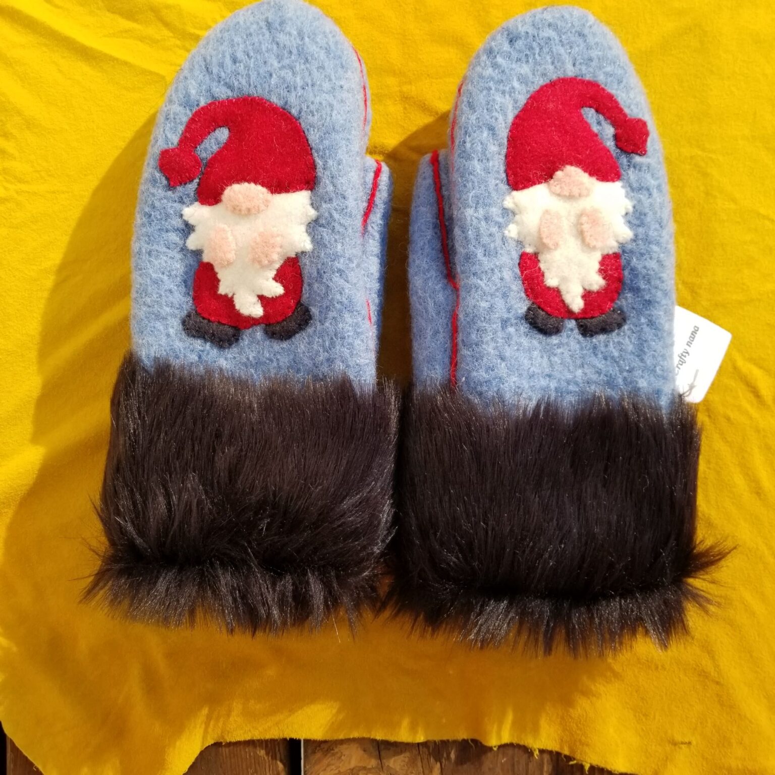 Wool Mittens Dog Paw – Small - Karamat Wilderness Ways